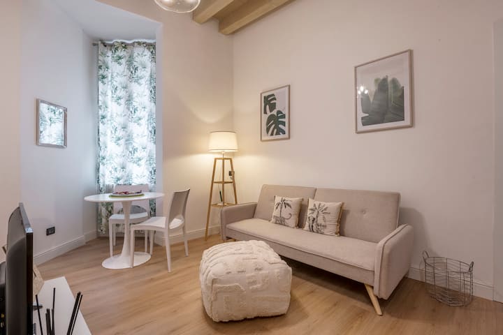 New Apartment In The Isola District - Milan