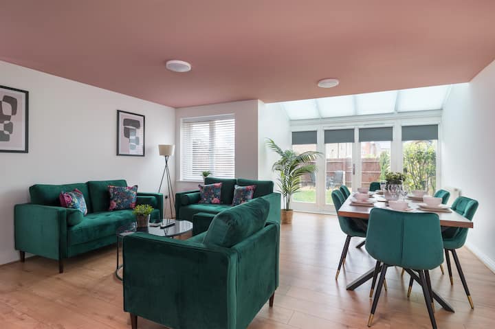 5br Spacious Home |Next To The M1|driveway Parking - Milton Keynes