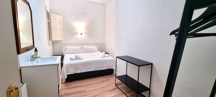 Interior Double Shared Bathroom - Barcelona