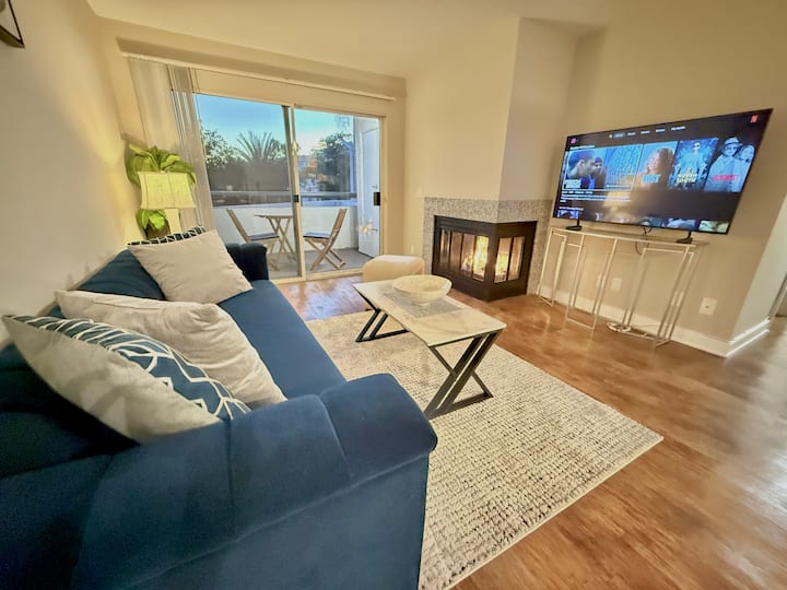 Weho Deluxe | 2bed & 2bath| Parking, Pool, And Gym - West Hollywood
