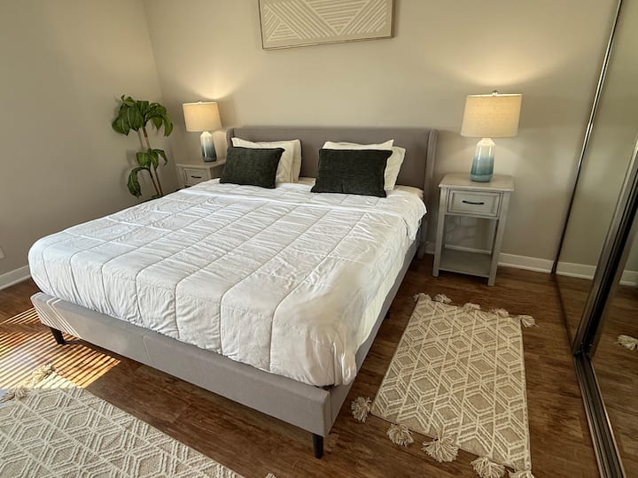 Weho Deluxe | 2bed & 2bath| Parking, Pool, And Gym - Palms - Los Angeles