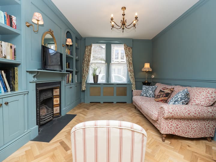 2 Bed House Close To City Centre With Parking - Bath