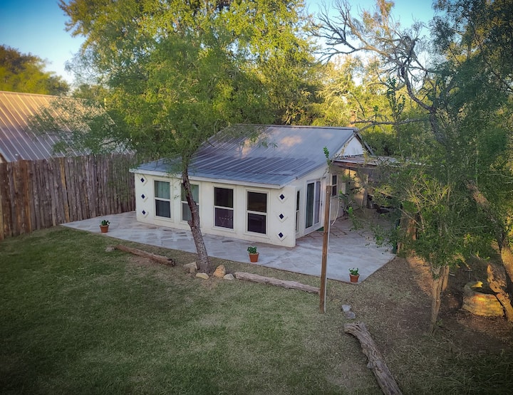 Straw Bale Countryside Home - Bastrop