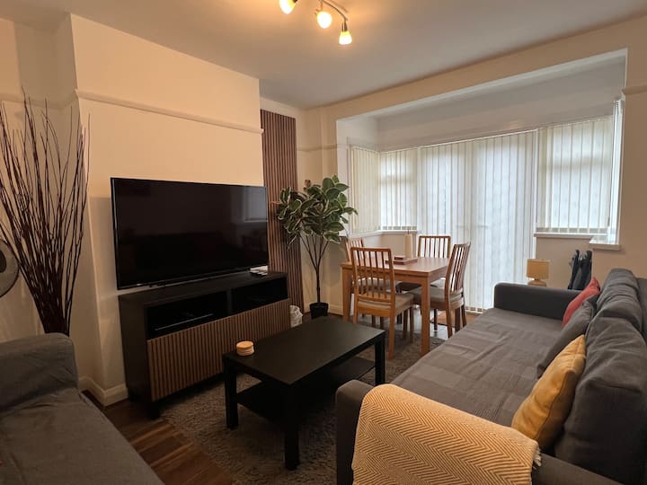 3 Bed House Close To Tube And Centre - London