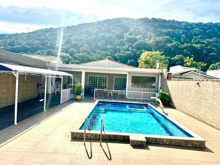 Casa Na Praia Do Guaiúba. - Santos, Brasil