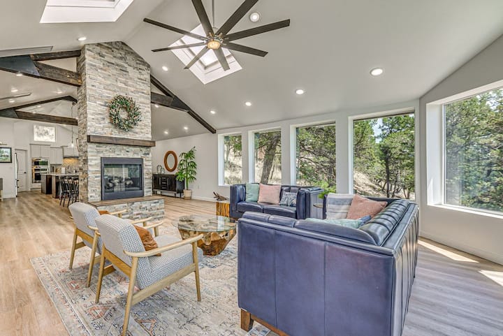Luxe Ruidoso Retreat | Hot Tub & Scenic Views - Ruidoso, NM