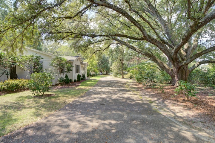 The Camellia House • 3br On 4 Acres - Auburn, AL