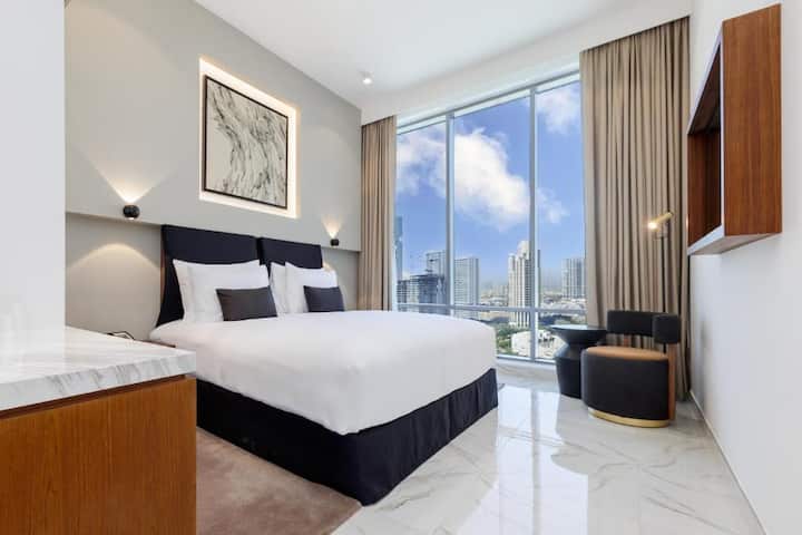 King Bed In A Comfy Hotel - Dubai