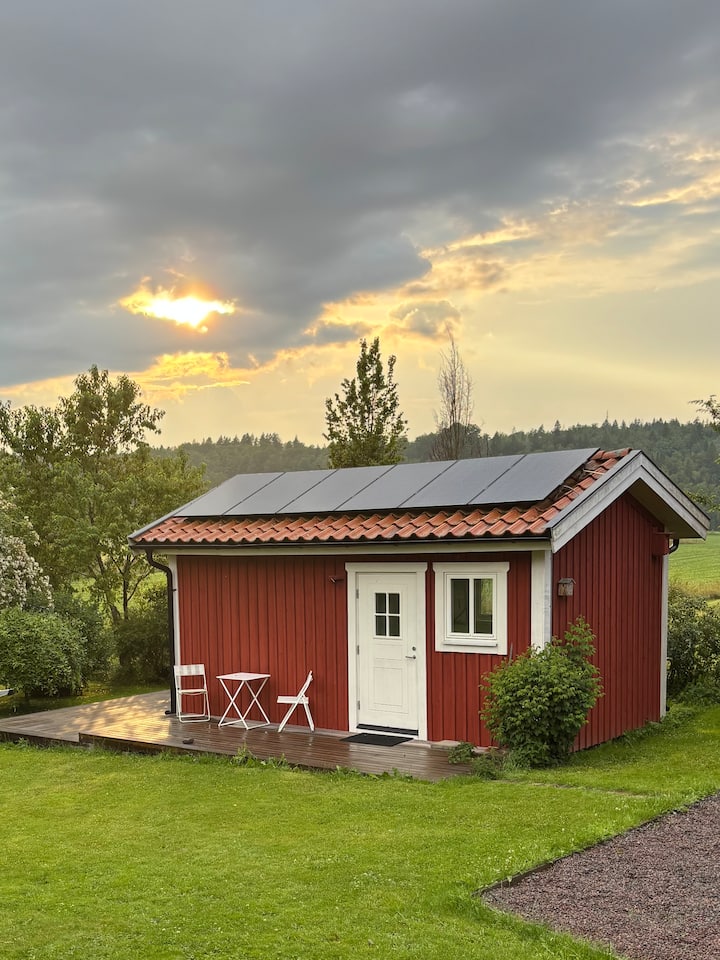 Gästhuset-
Lantligt Boende Med Närhet Till Staden - Jönköping