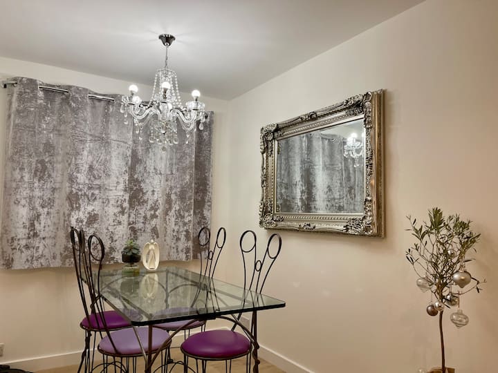 Sunny & Bright Spacious Flat Close To The Station - Maidenhead