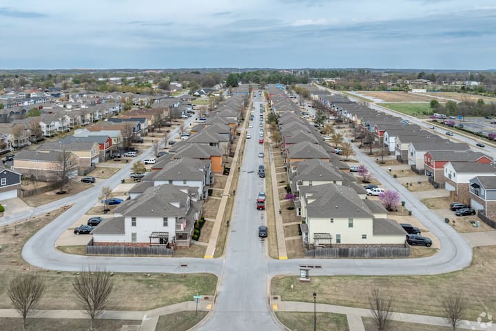Townhome - The Row @ Arkansas - Fayetteville, AR