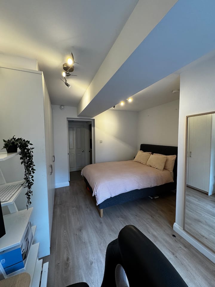 Cozy 1-bed In South Dublin! - Dublin