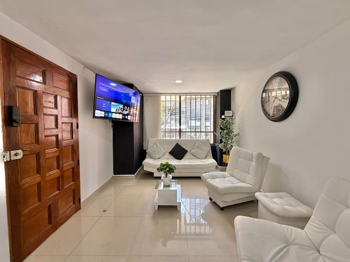 Medellín Poblado Gem • Steps To Cafés & Nightlife - Medellín