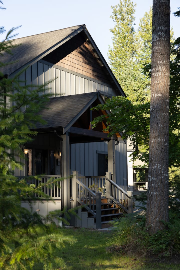 New 8 Person Cabin In The Heart Of Packwood! - Packwood, WA