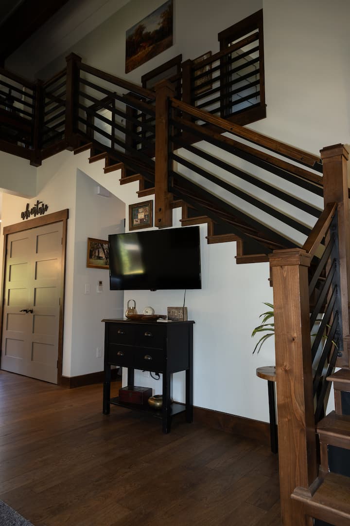 New 8 Person Cabin In The Heart Of Packwood! - Packwood, WA