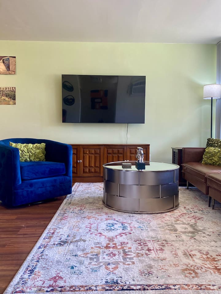 Private Escape W/ City Views - Detroit, MI
