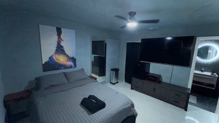 Private Studio In Dania Beach - Dania Beach, FL