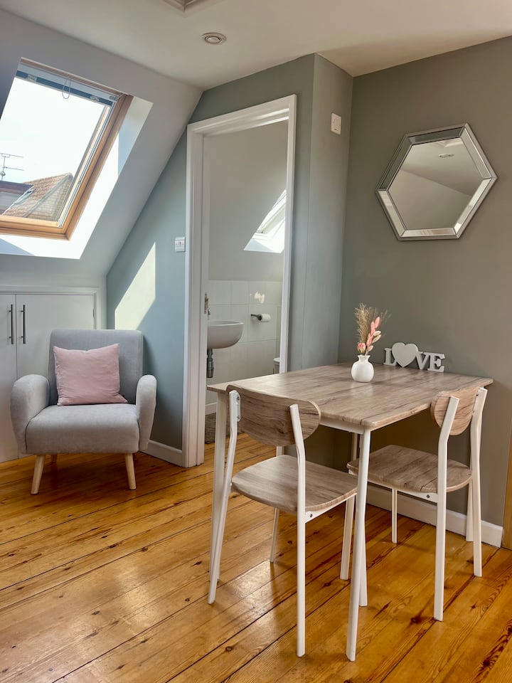 The Nest At Number 10 - スウィンドン