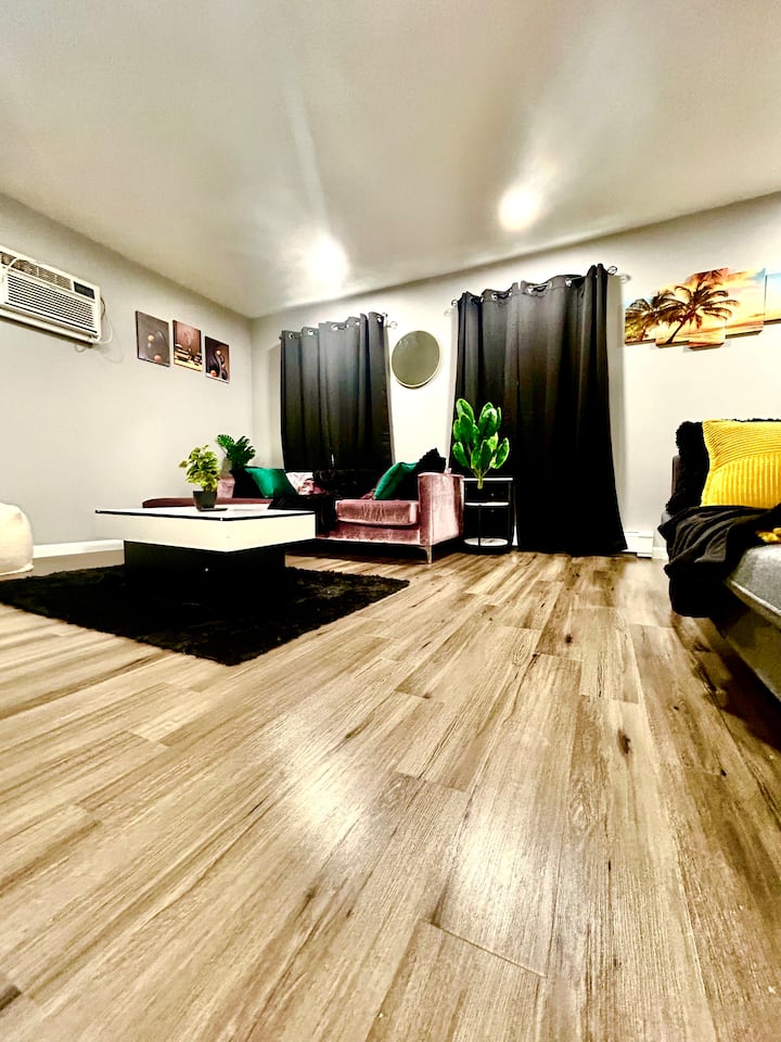 Comfy, Suburban, Nyc/ewr/montclair - Montclair, NJ