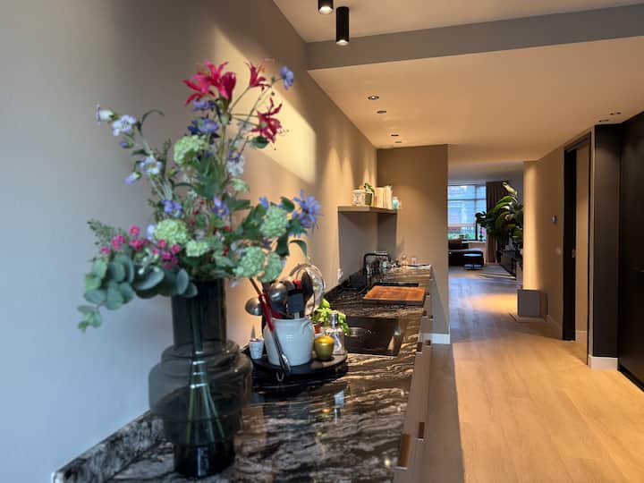 Stylish Family Home With Big Garden Near The Beach - 萊登