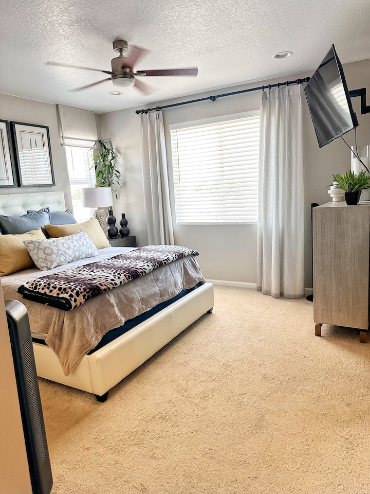 2bd/2bth - Beautiful Home Getaway - Aurora, CO
