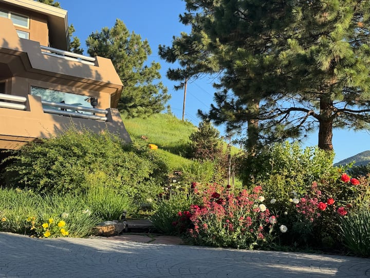 Hilltop Sunrise House - Boulder, CO