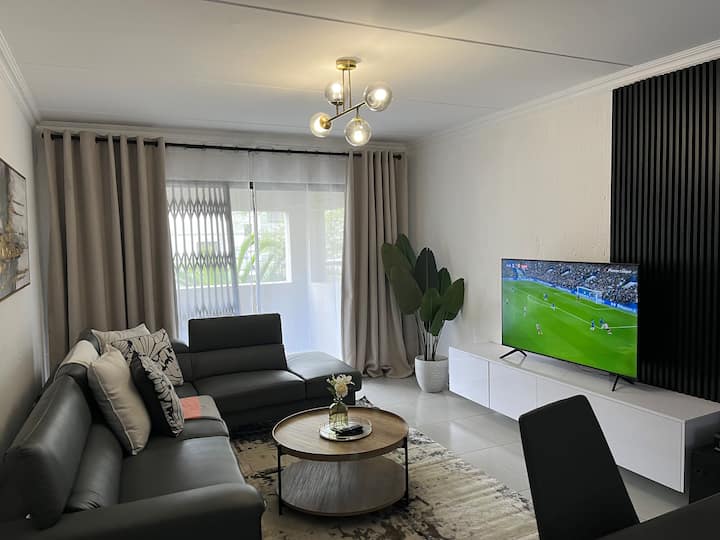 Modern 2 Bed Apartment In Sunninghill, Sandton - Sandton