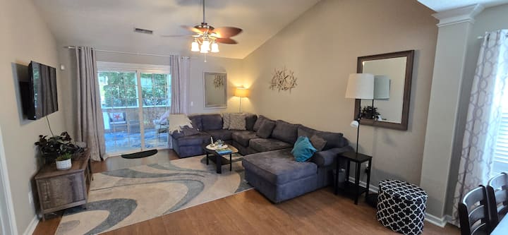 Cute 2 Bedroom. King/queen. Quiet Neighborhood. - Hanahan, SC