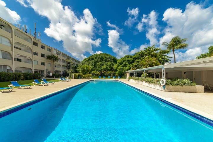 Cosy Apartment With Pool View - Barbados
