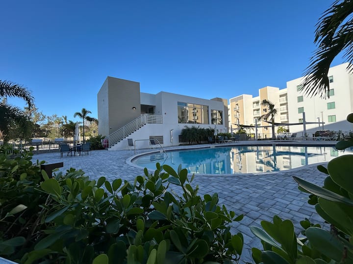 Beautiful One Bed Room Condo With Kayak Launch - Sarasota, FL