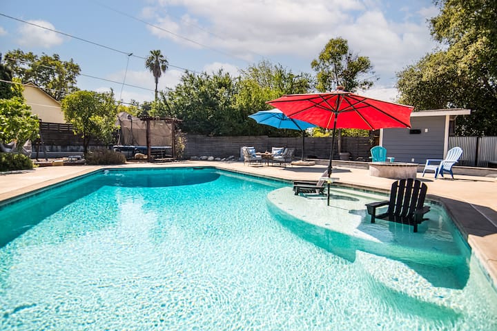 3 Br Oasis - Pool,
Sauna, Spa & 1 Mile To Village! - Claremont, CA