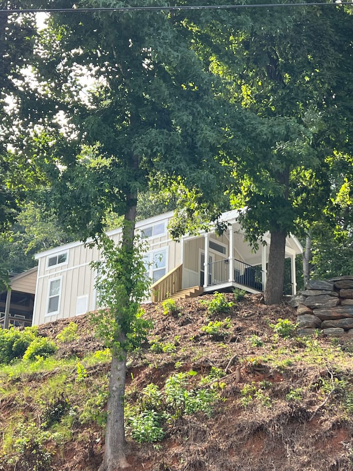 Marina Cozy Cottage Up Top - Lake James, NC
