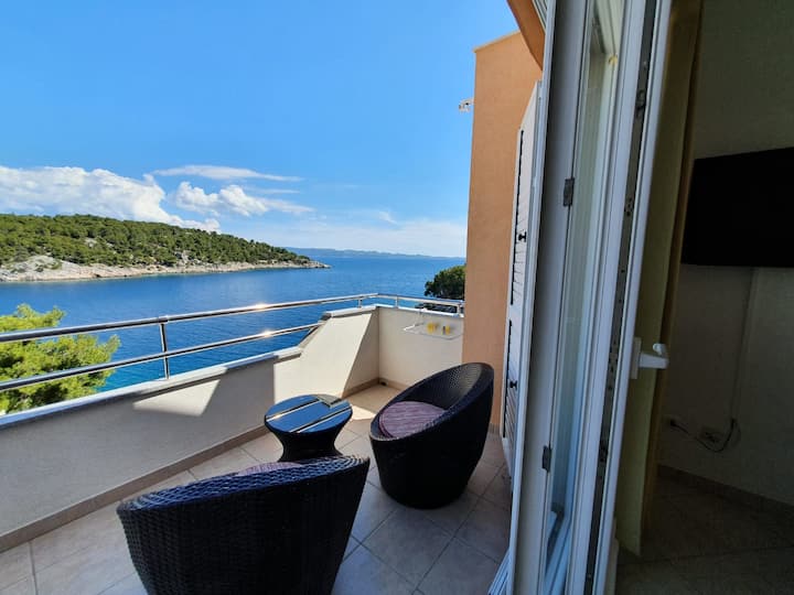 Apartments Rogošić With Sea View - Milna