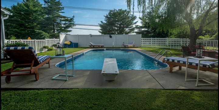 Great Area Just Outside Of Louisville With Pool - Charlestown, IN