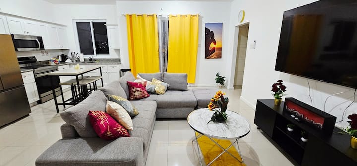 Urban Oasis: Your Modern Haven - Kingston, Jamaica