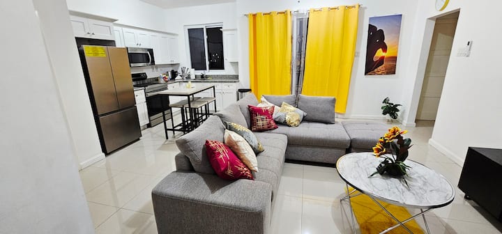 Urban Oasis: Your Modern Haven - Kingston