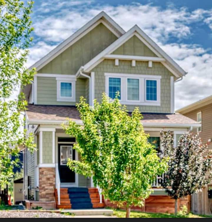 Beautiful House In Cochrane - Cochrane