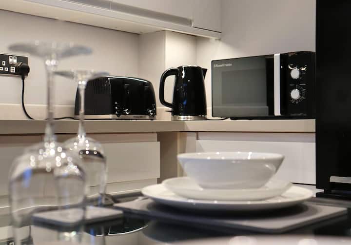 Luxury 2 Bed Property + Garden - Stevenage