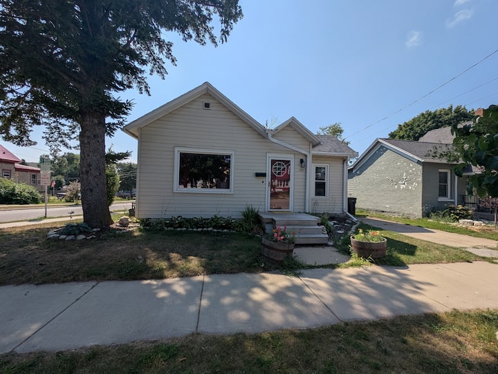 Yeah Buoy! Close To Shipyard. - Sturgeon Bay