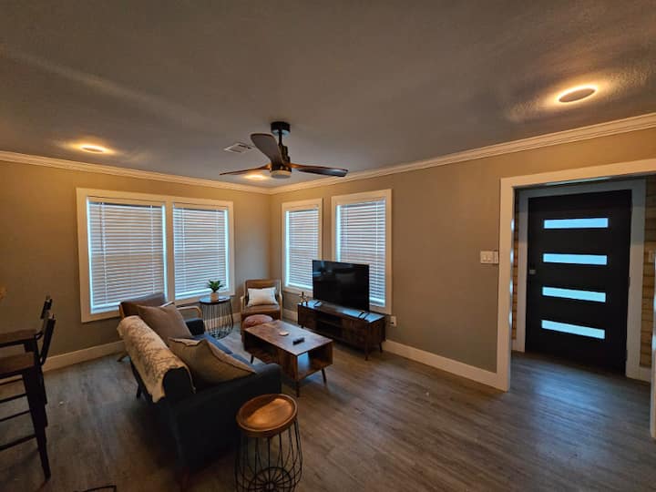 Charming 2-bed, 2-bath Waco Gem - 웨이코