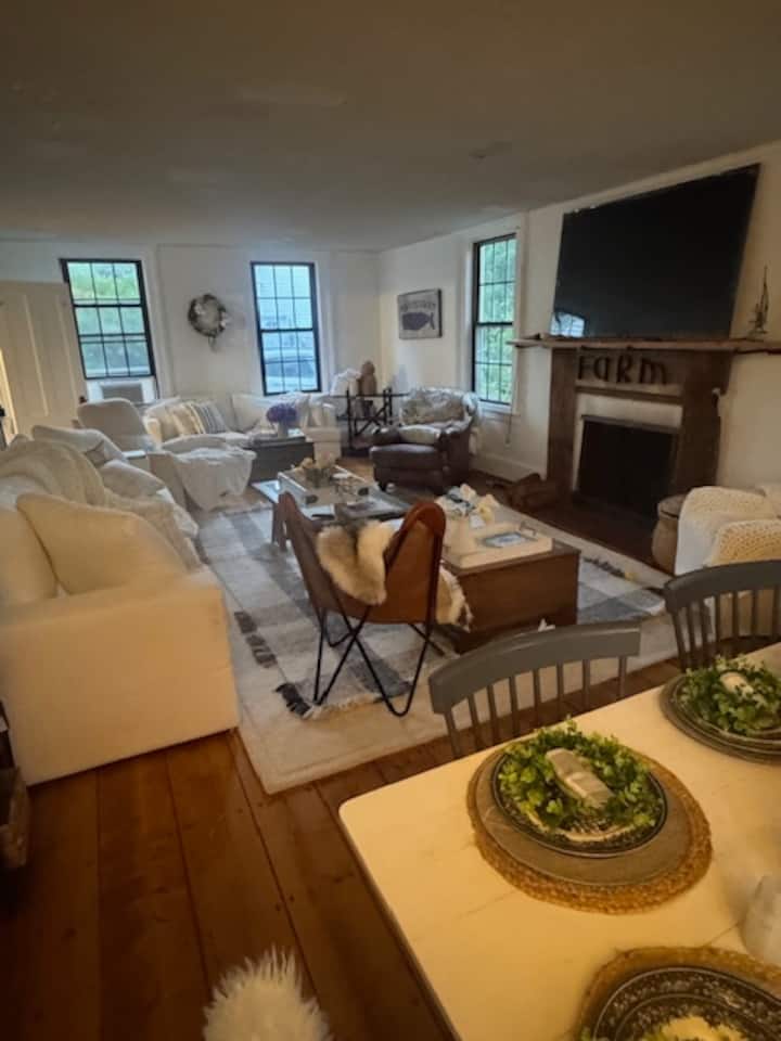 Olde Lyme Coastal Farmhouse - Old Lyme, CT