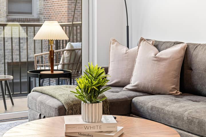 Sleek & Urban 1 Bed 1 Bath With Gym, Wi-fi & Patio - Minneapolis, MN