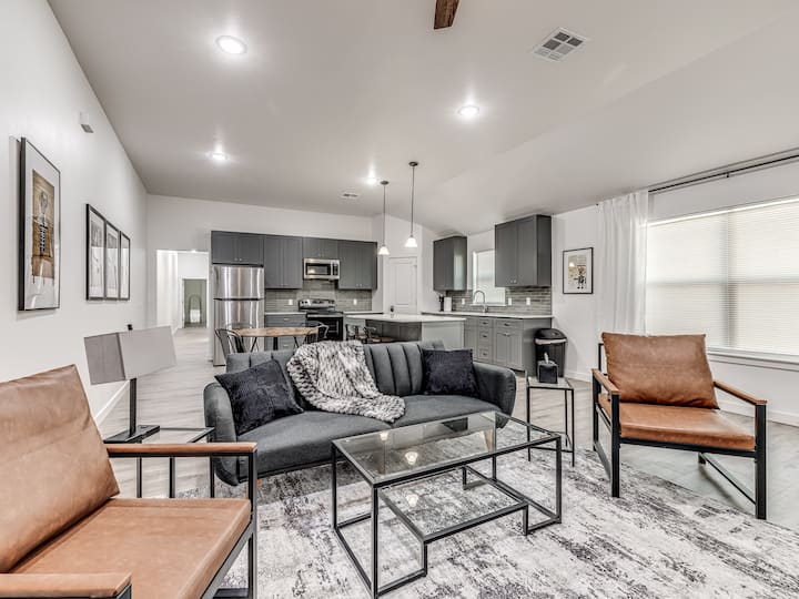 Ou Medical Luxe Home | 3br | Pet-friendly - Capitol Hill - Oklahoma City