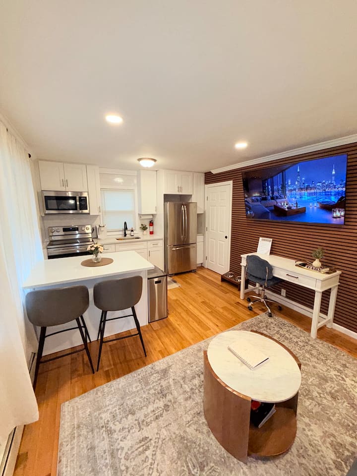 The Bury Guest House - Westbury, NY