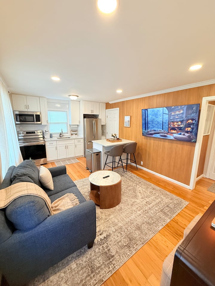 The Bury Guest Suite - Reaza Stays - Garden City, NY