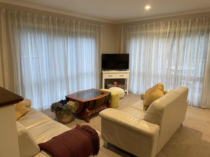 Cosy Getaway Near The Coast - Porirua