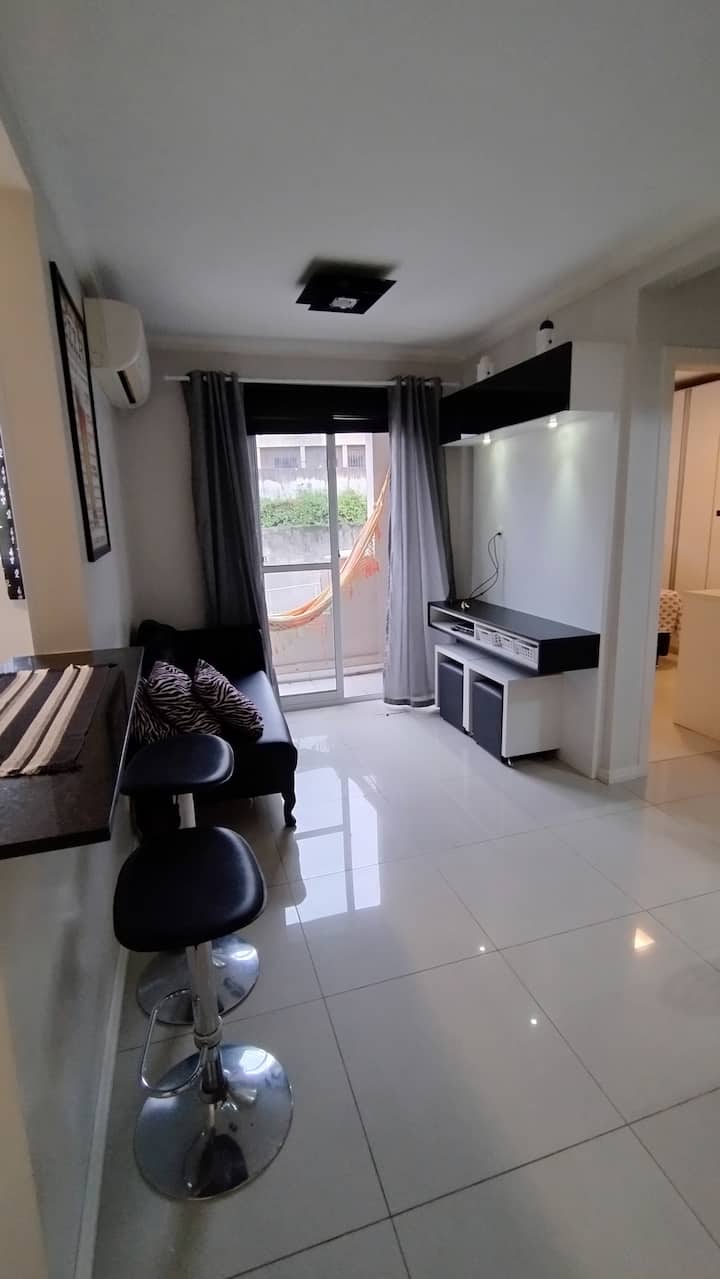 Apto  Há 5 Km Do Centro. - Porto Alegre