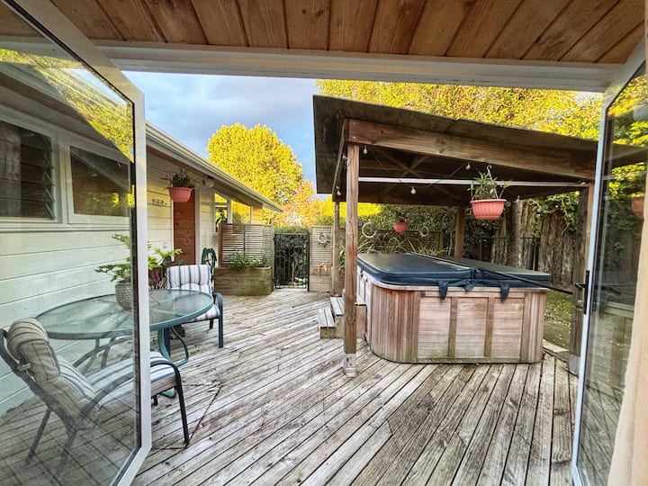 Secluded Room With A Spa Bath On A Private Terrace - Rotorua