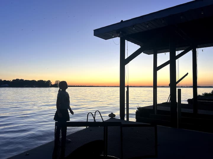 The Blue Jay 5bed 2bath - Indian Lake, OH