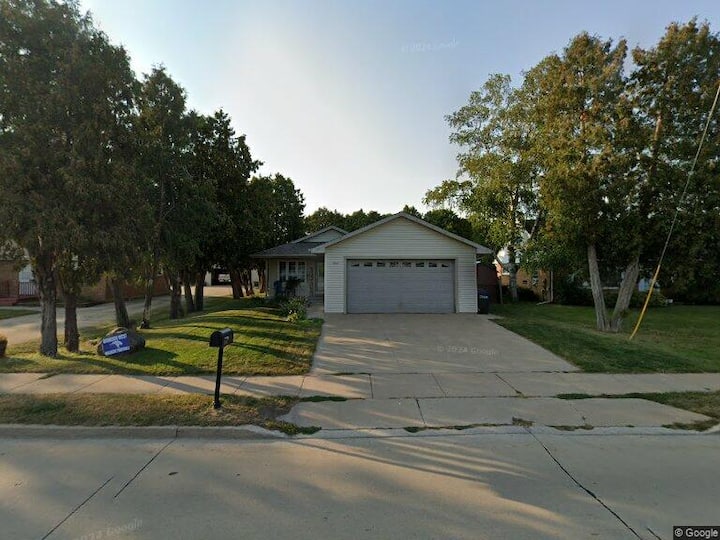 The Hangar Hideaway – Eaa Close - Oshkosh, WI